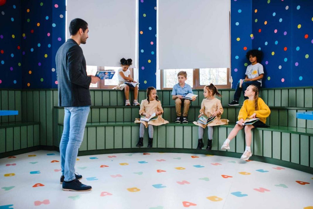 8 Best Auditory Learning Techniques: A Teachers' Guide