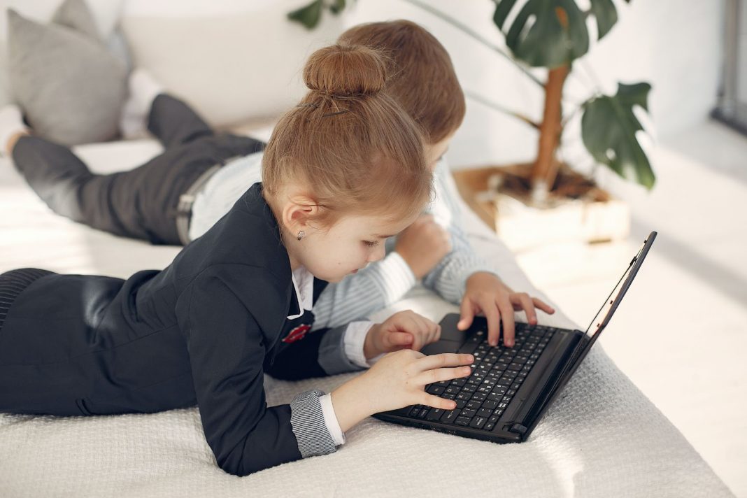 10+ Best Online Art Games for Kids that are SUPER FUN!